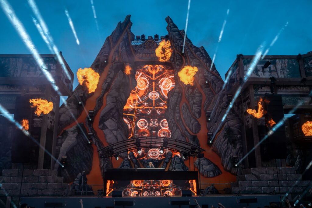 Laser-Beams mitten in der Natur – Cameo ORON® H2 auf dem Open Beatz ...